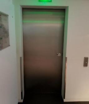 Porte simple revêtement métal - matériaux de récupération