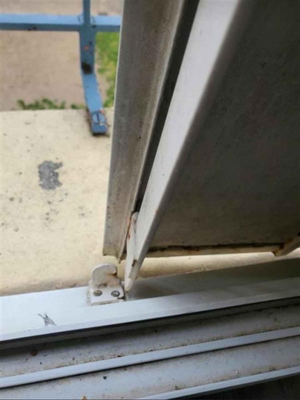 Persienne en acier - matériaux de récupération