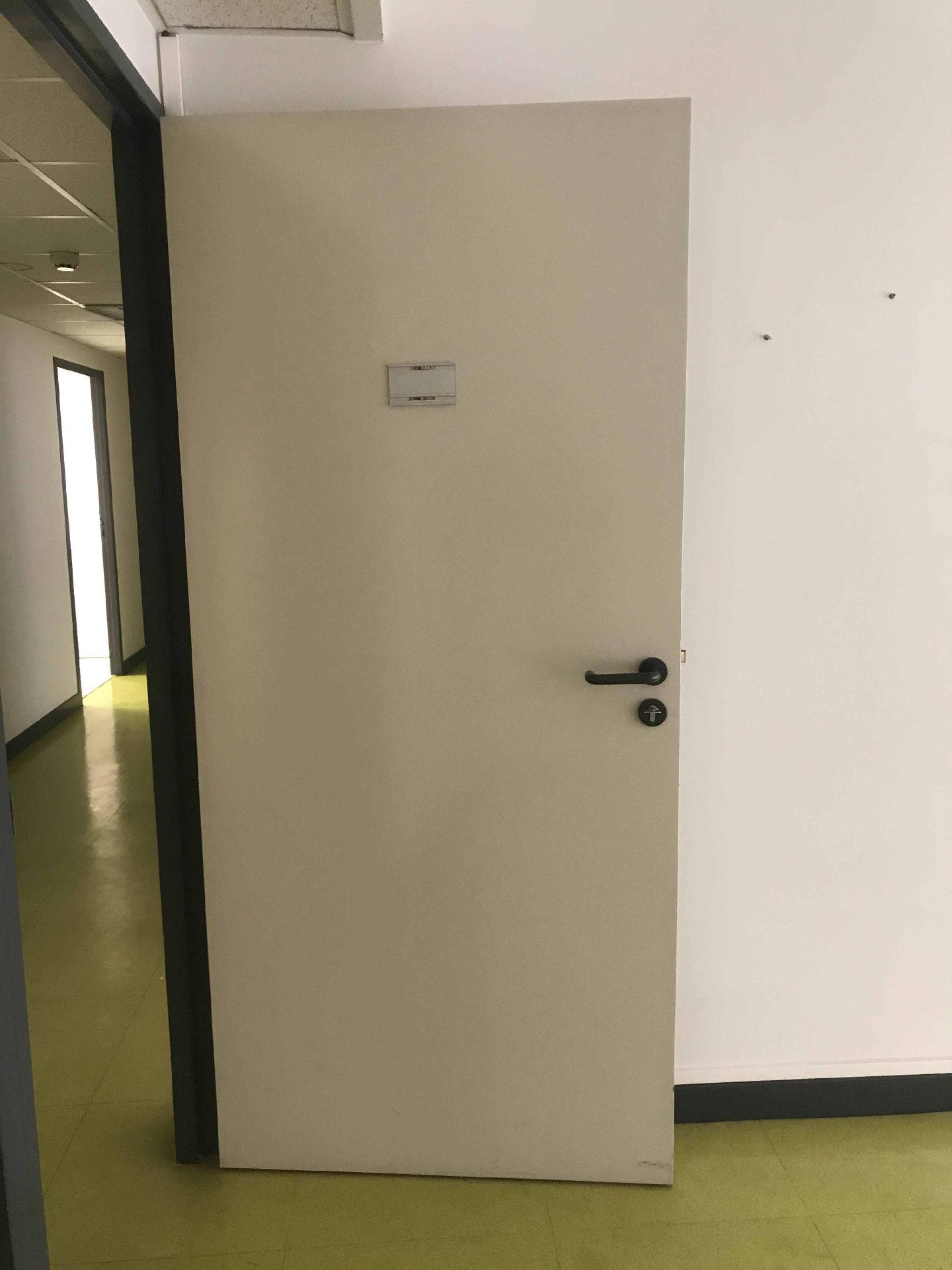 Porte simple manuelle - matériaux de récupération