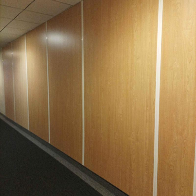 Cloison amovible en PVC, effet bois. - matériaux de récupération