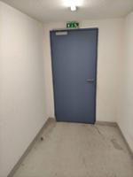 Porte simple manuelle - matériaux de récupération