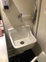 Déversoir mural - matériaux de récupération