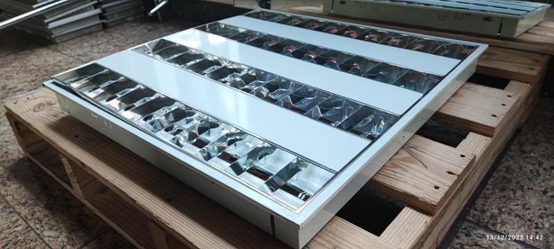 bloc plafonnier néon led - matériaux de récupération