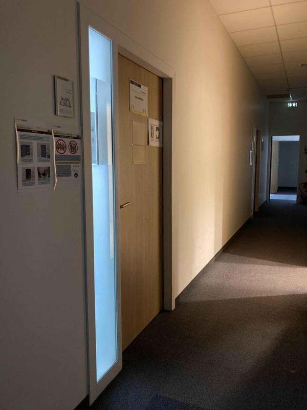 Porte simple manuelle - matériaux de récupération