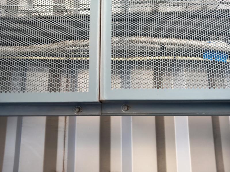 Bardage Facade Grillagé - matériaux de récupération