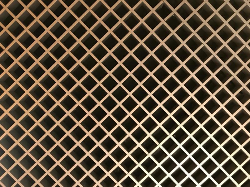 Dalle de plafond résille métallique - matériaux de récupération